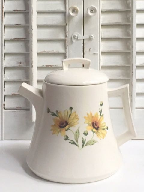 Vintage Teapots Inventory - Southern Vintage Table