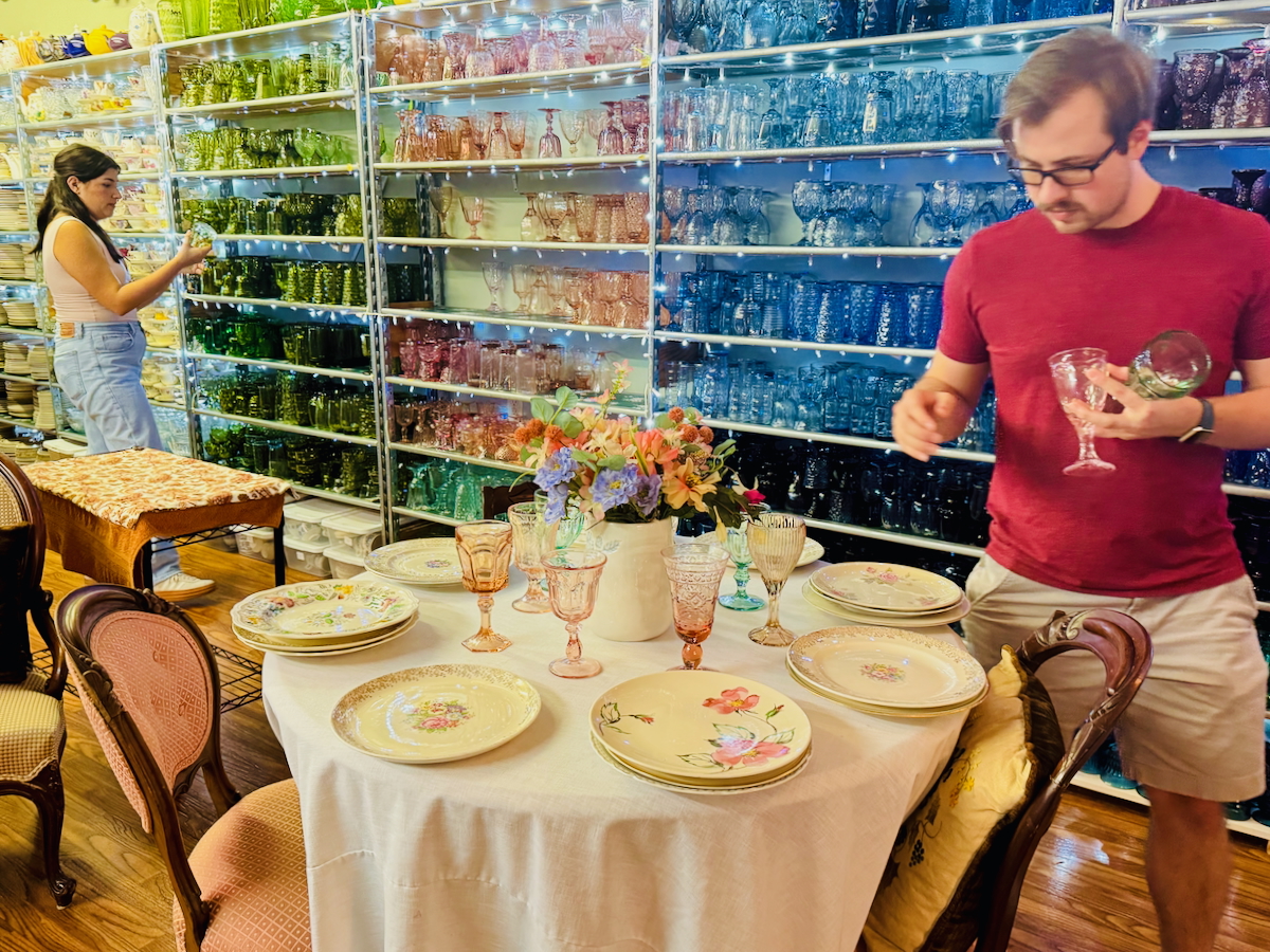 Scenes from SVT - Designing a Romantic Spring Tablescape with Allison ...